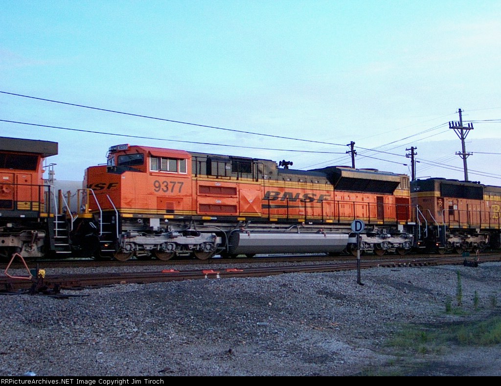 BNSF 9377